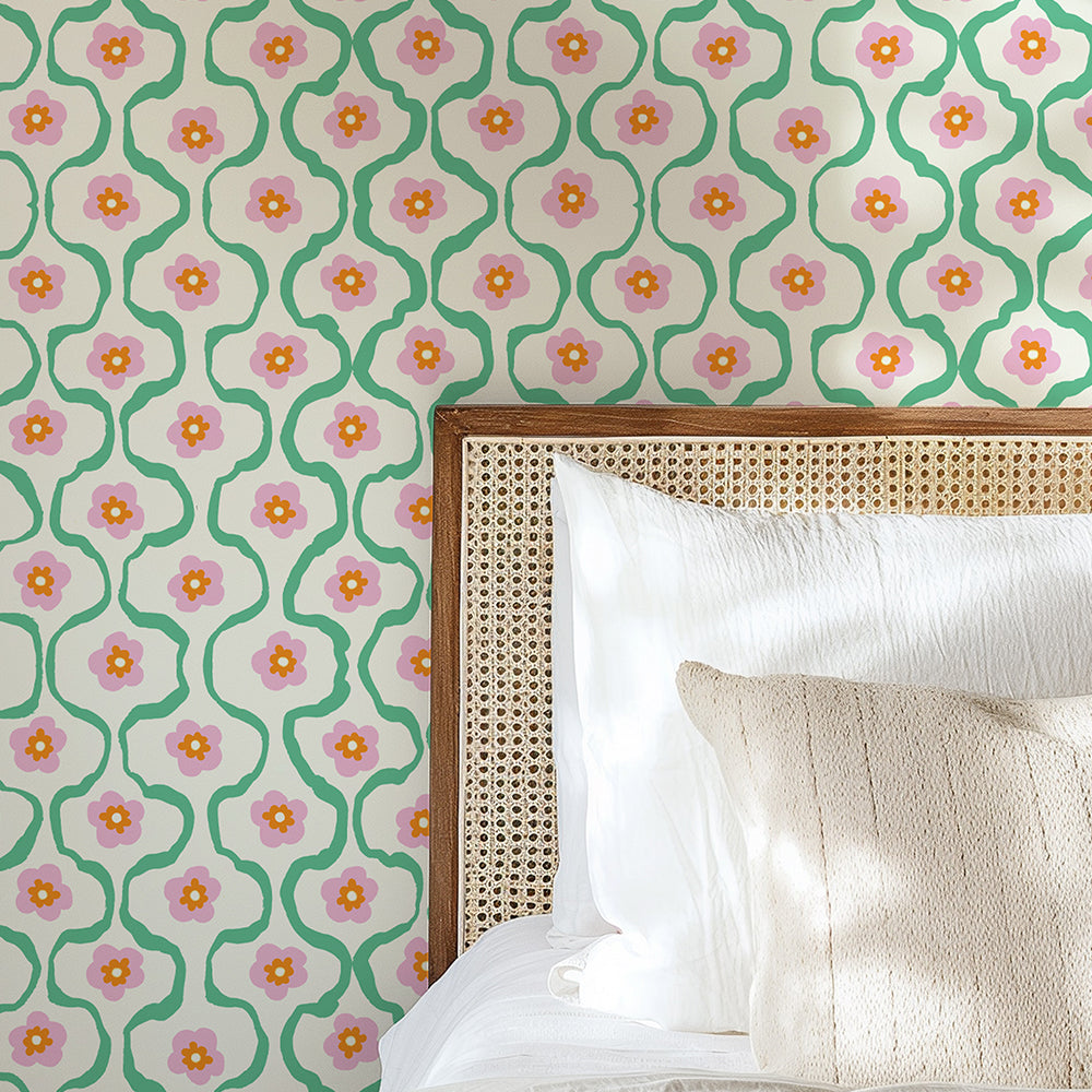 Wiggle Wiggle Scallop Cream Wallpaper – OhSoDaisy